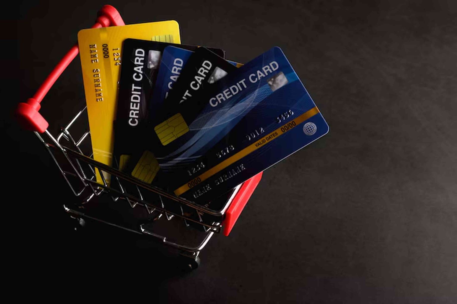 How to use multiple credit cards without losing financial control ...
